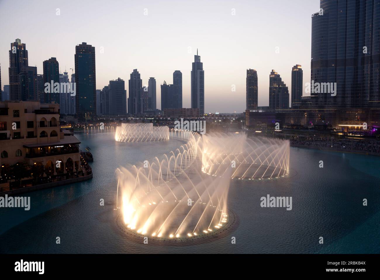 Burj khalifa et fontaine dubai Banque de photographies et d’images à ...