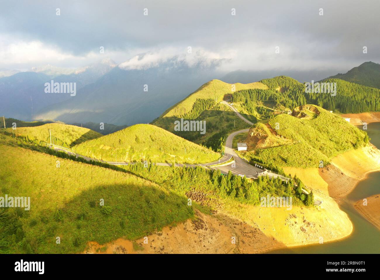 GUILIN, CHINE - 10 JUILLET 2023 - une photo aérienne montre le paysage ...