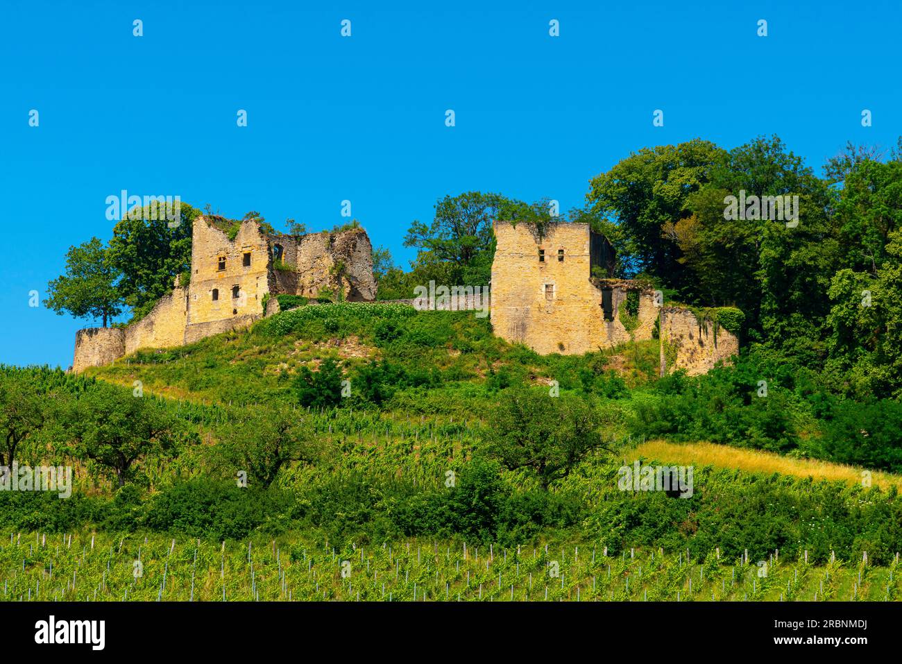 Ruines du chateau darlay Banque de photographies et d’images à haute ...