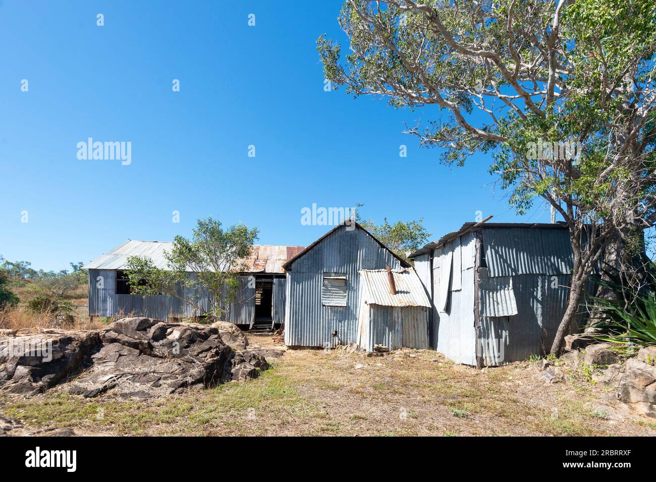 Bâtiments vieux de 120 ans en tôle ondulée à Lappa, une ancienne ville ...