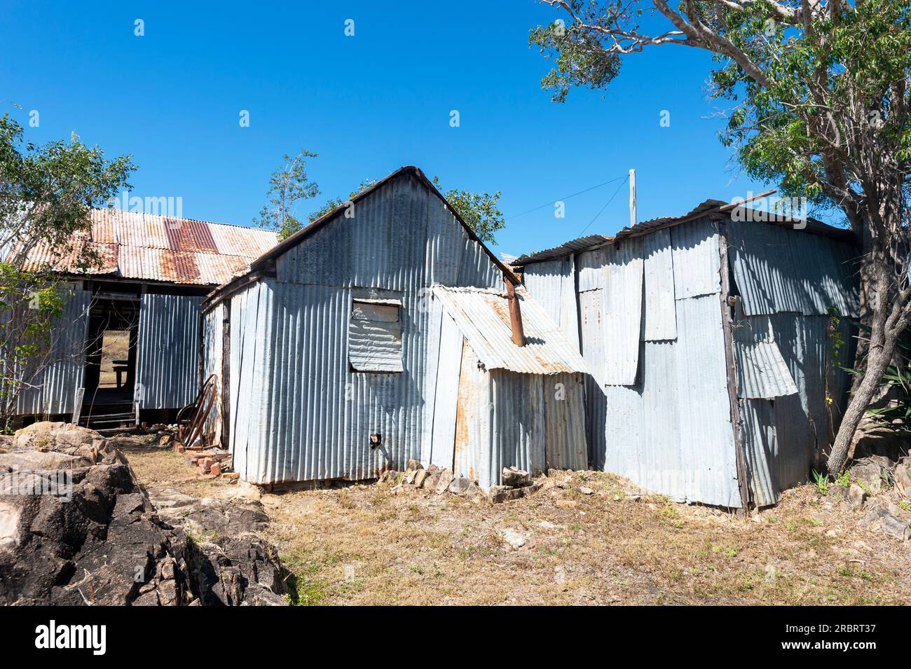 Bâtiments vieux de 120 ans en tôle ondulée à Lappa, une ancienne ville ...