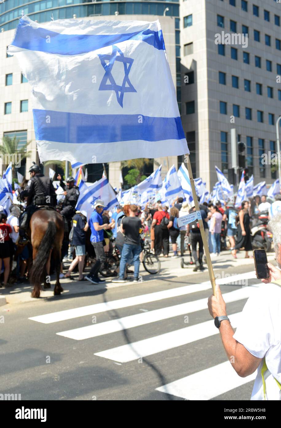 11 juillet 2023, tel-Aviv, Israël. Manifestants manifestant contre les ...
