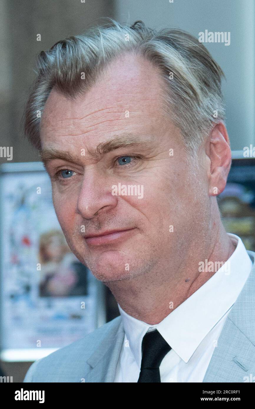Christopher Nolan présent à la première Oppenheimer au cinéma Grand Rex ...