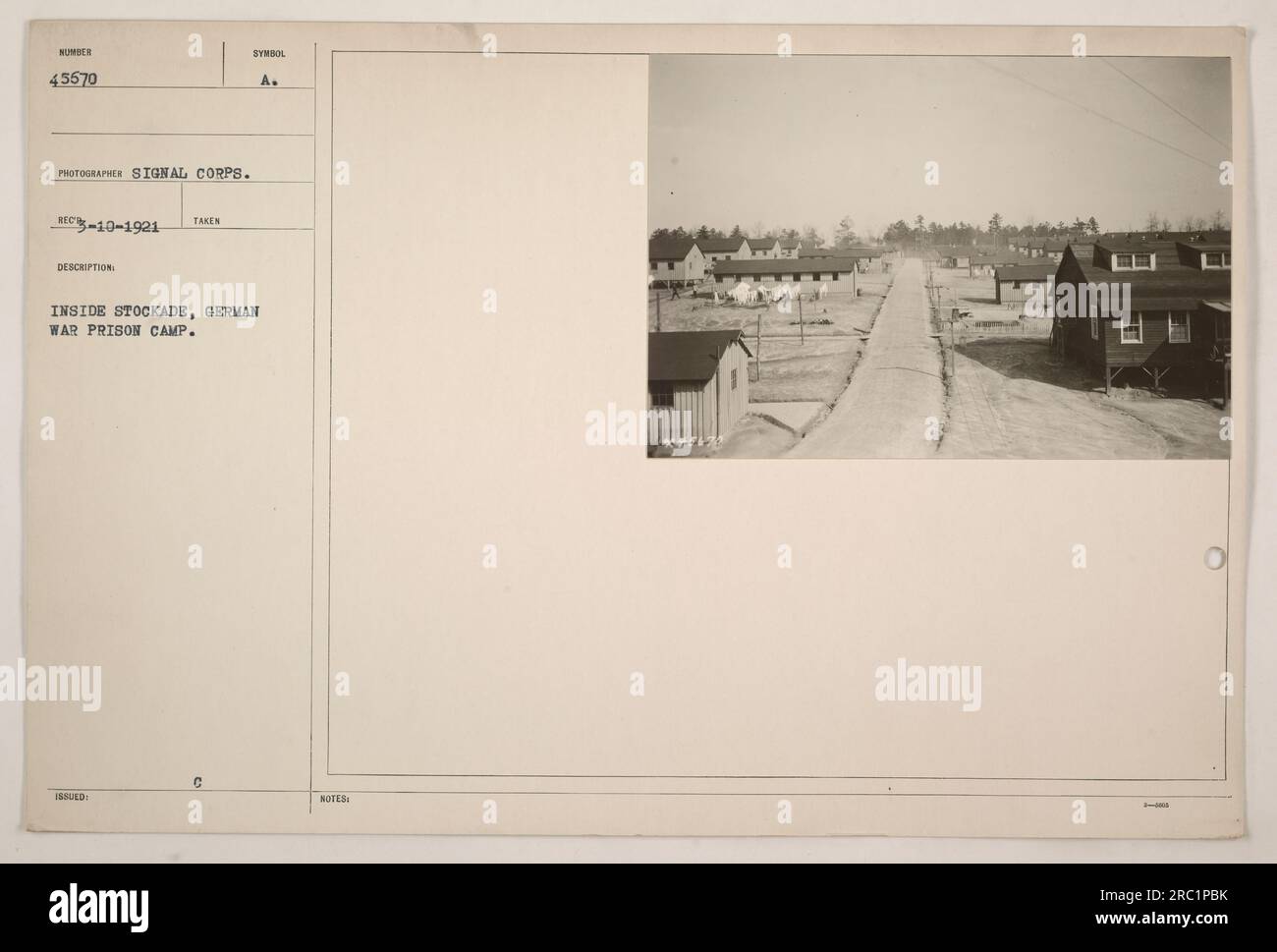 Inside Stockade, camp de prisonniers de guerre allemand, 45570 ...