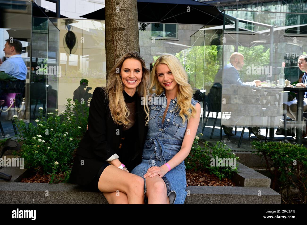 Jenice Franziska Czurratis und Pia Sophie Remmel beim Mates Date ...
