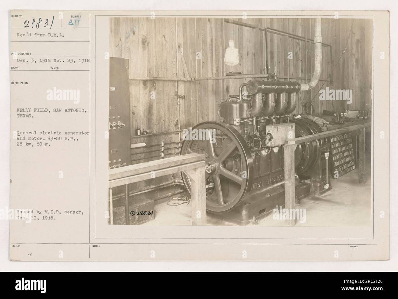 Légende : « un générateur et un moteur General Electric à Kelly Field à ...