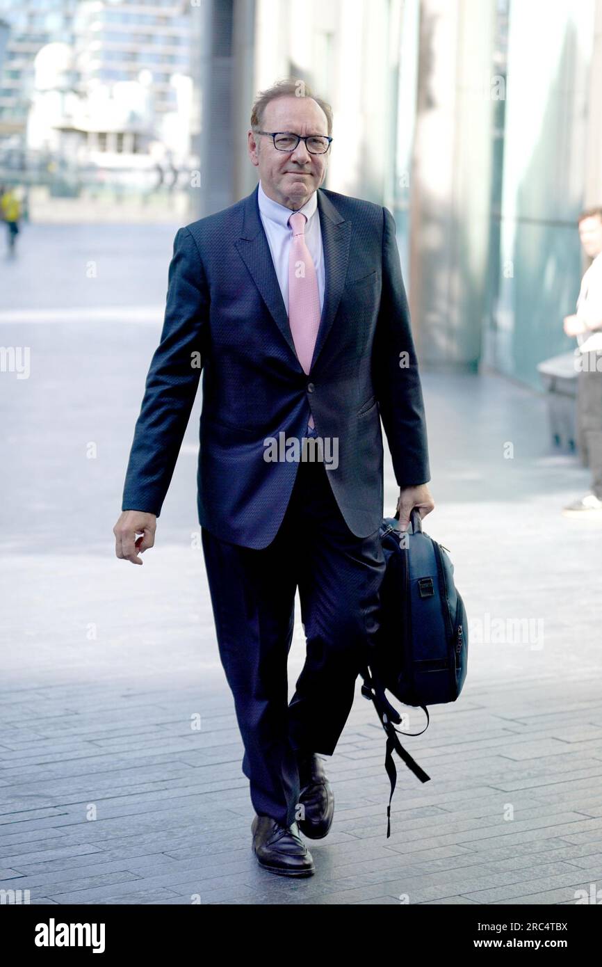 L'acteur Kevin Spacey quitte Southwark Crown court, Londres, où il est ...