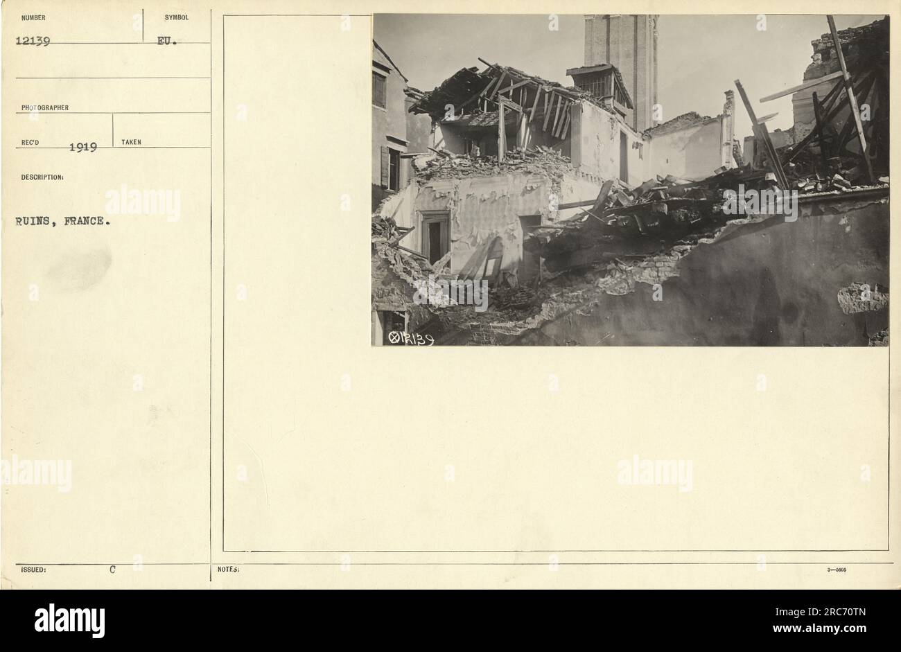 Cette image, numérotée 12139 et prise par le photographe Reco en 1919 ...