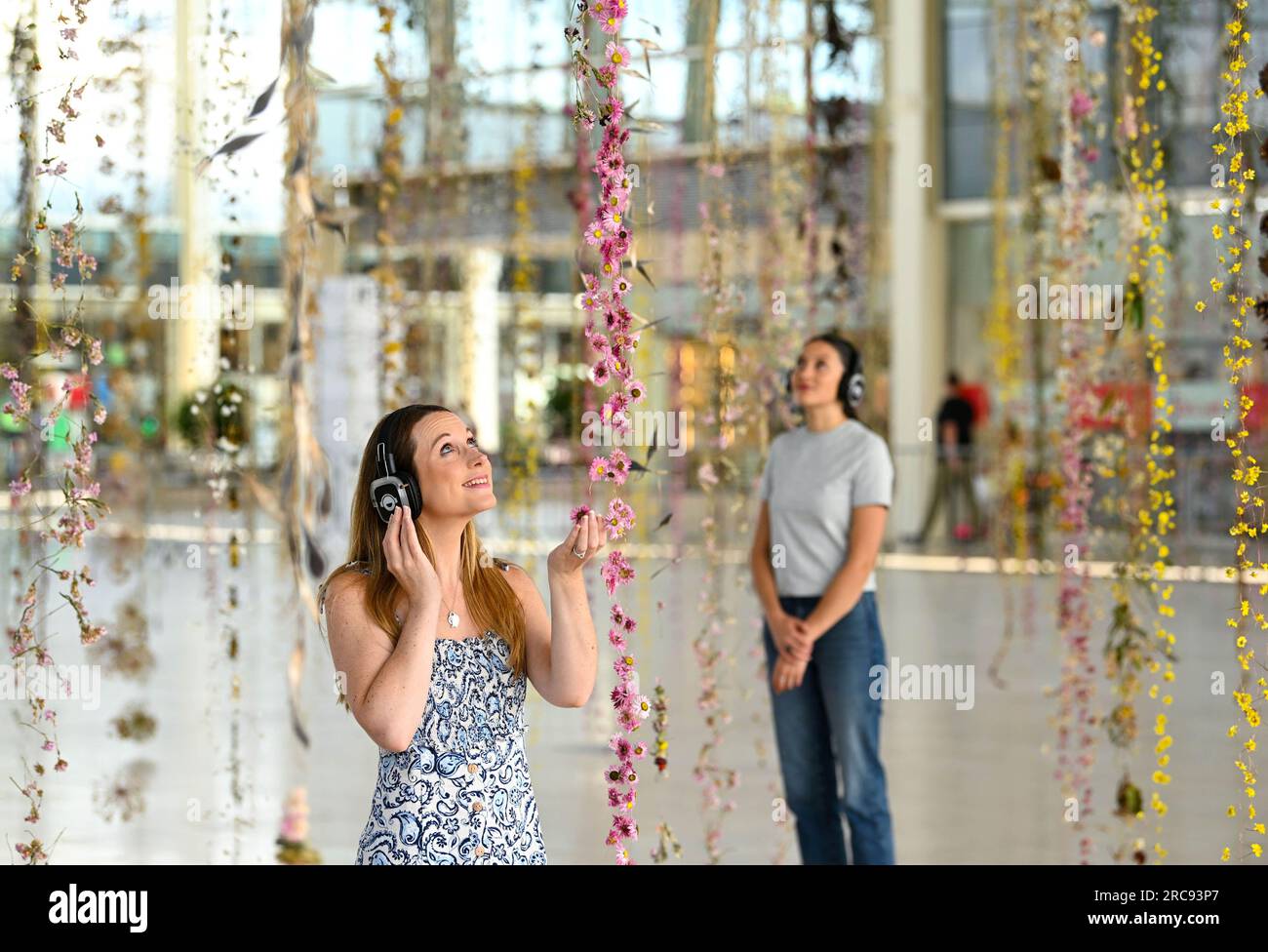 UTILISATION ÉDITORIALE SEULES Emily Bird et Sarita Knight, de Londres ...