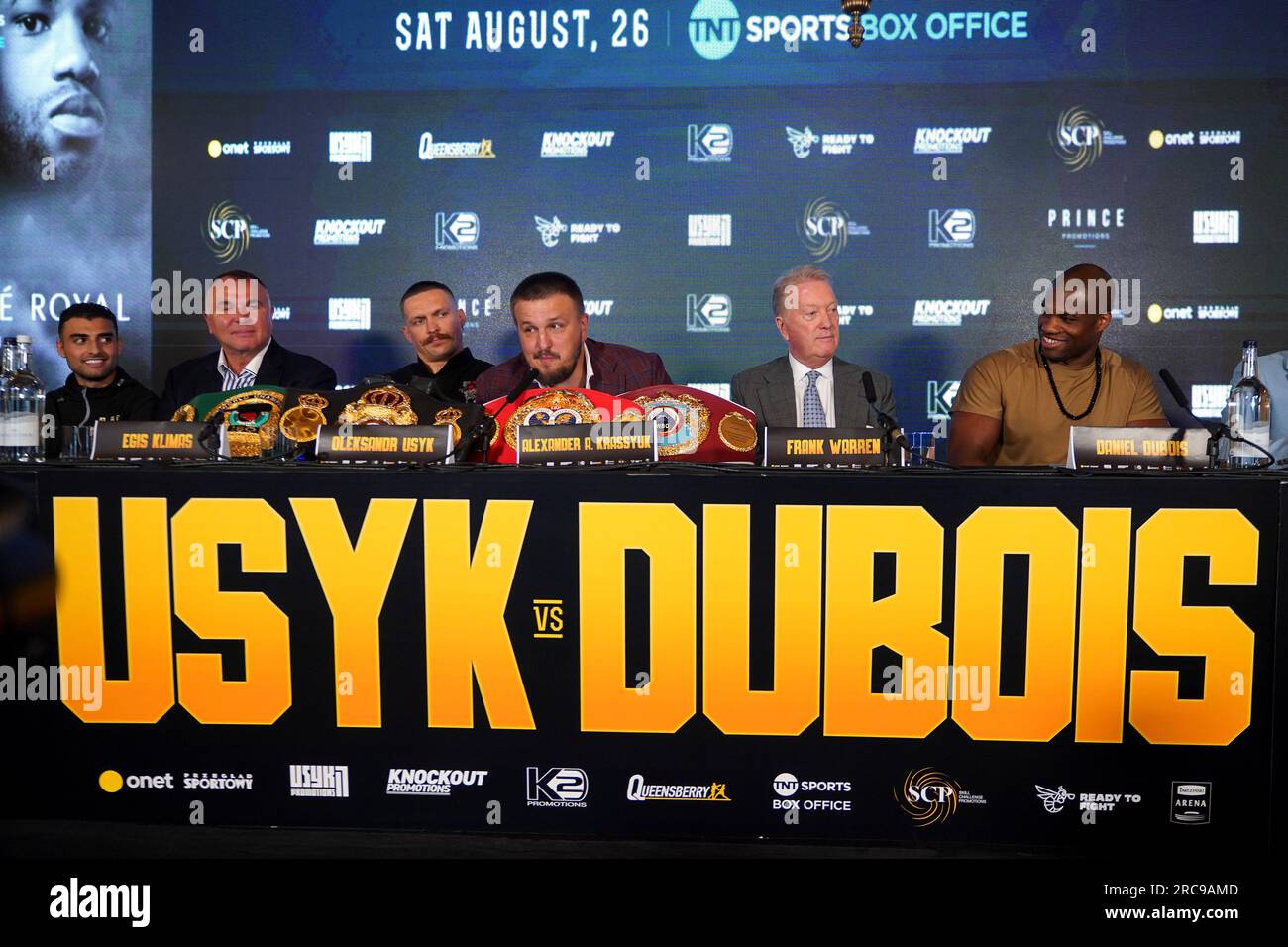 Egis Klimas (deuxième à gauche), Oleksandr Usyk (deuxième à gauche ...