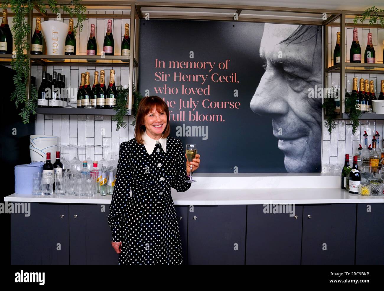 Lady Jane Cecil ouvre officiellement la Rose Terrace en mémoire de Sir ...
