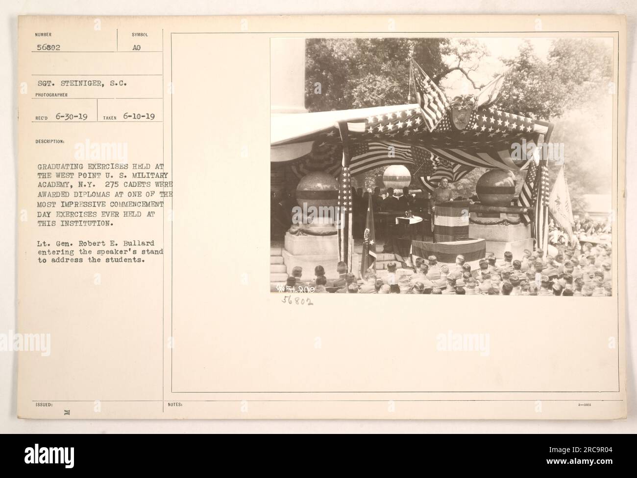 Le lieutenant général Robert E. Bullard, vu sur la photo, entre dans le ...