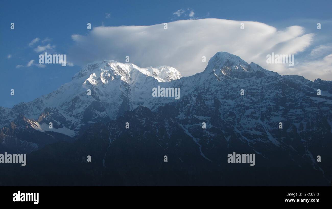 Himal chuli Banque de photographies et d’images à haute résolution - Alamy