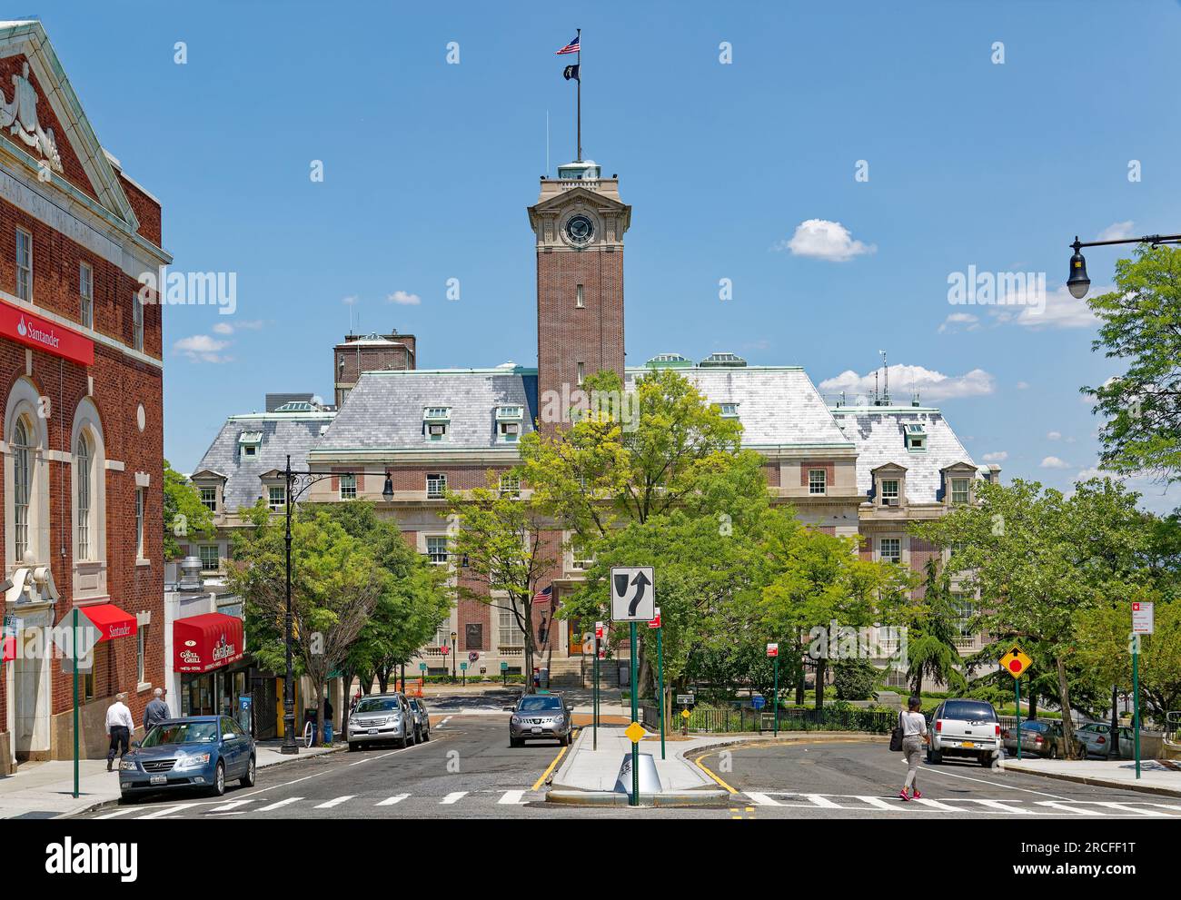 Staten Island Borough Hall a été construit en 1906 sur une colline ...