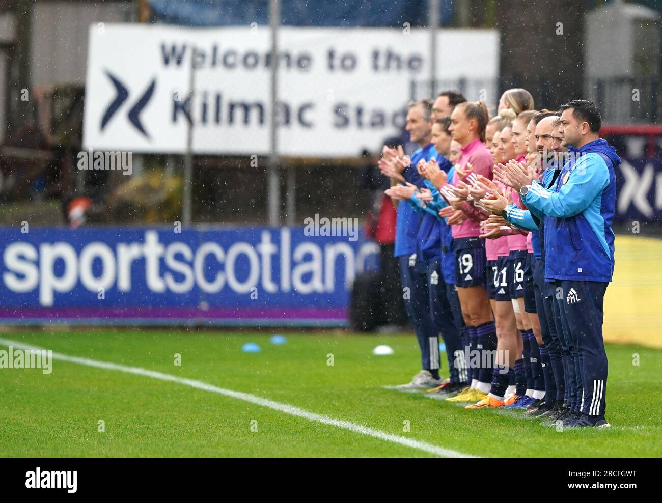 Le banc écossais observe un applaudissement à la mémoire de l'ancien ...
