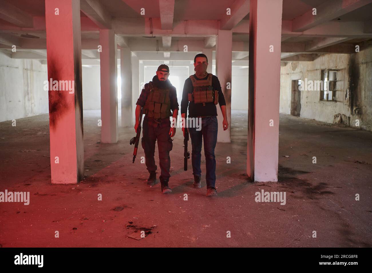 Un bâtiment abandonné sert de bastion à une équipe de terroristes, qui ...