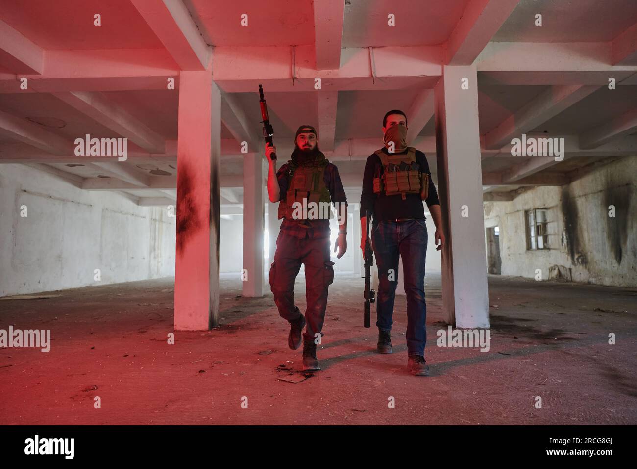 Un bâtiment abandonné sert de bastion à une équipe de terroristes, qui ...