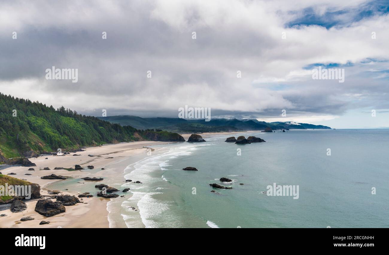 Beach at ecola state park Banque de photographies et d’images à haute ...