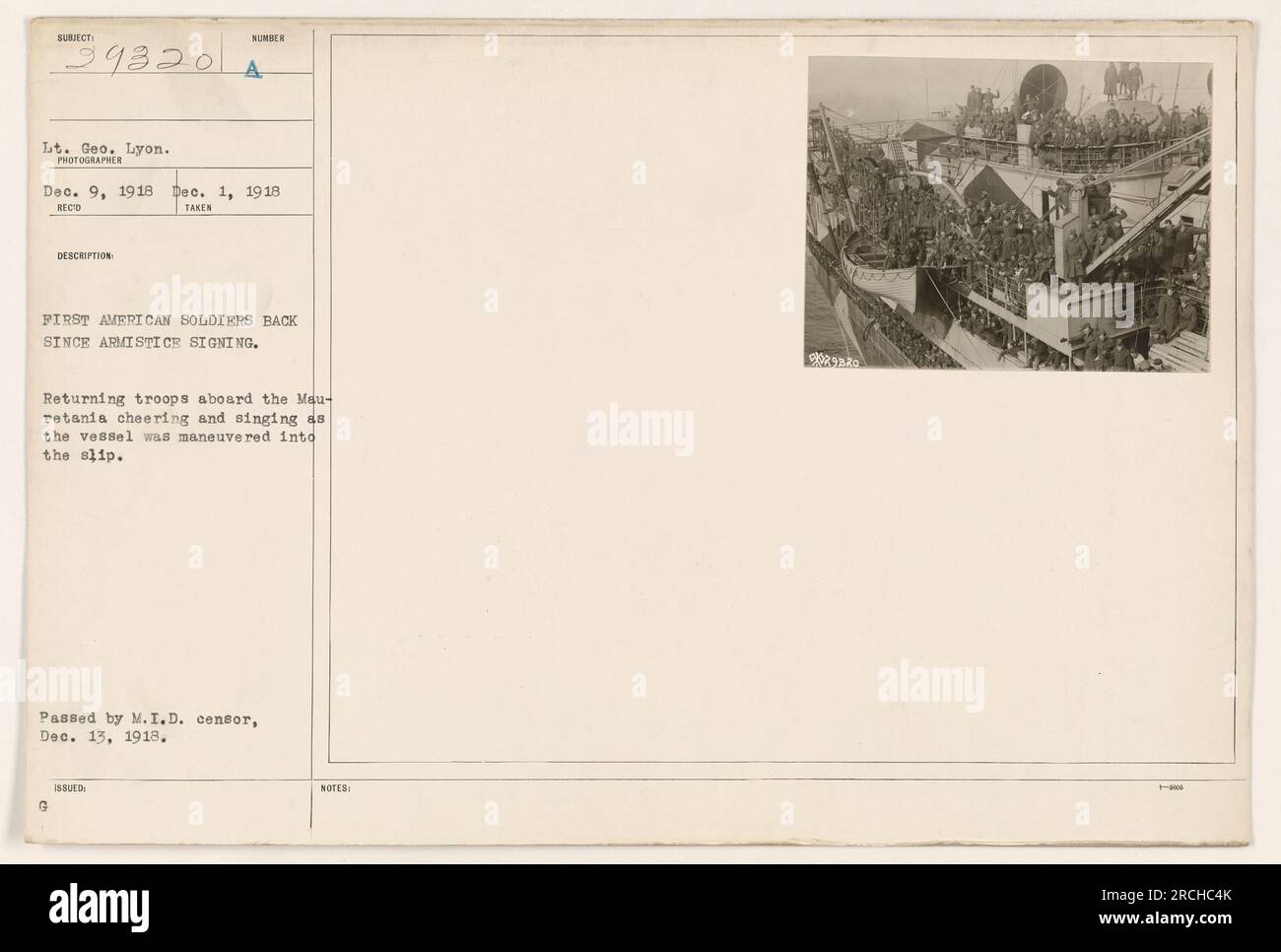 Des soldats américains acclament et chantent à bord du Mauretania alors ...