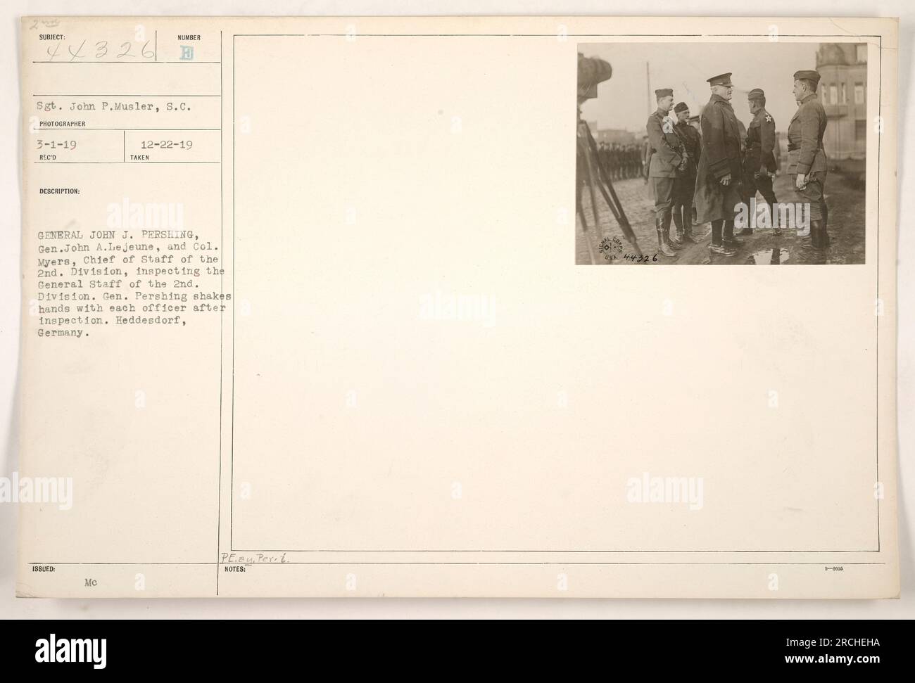 Le général John J. Pershing, le général John A. Lejeune et le colonel ...