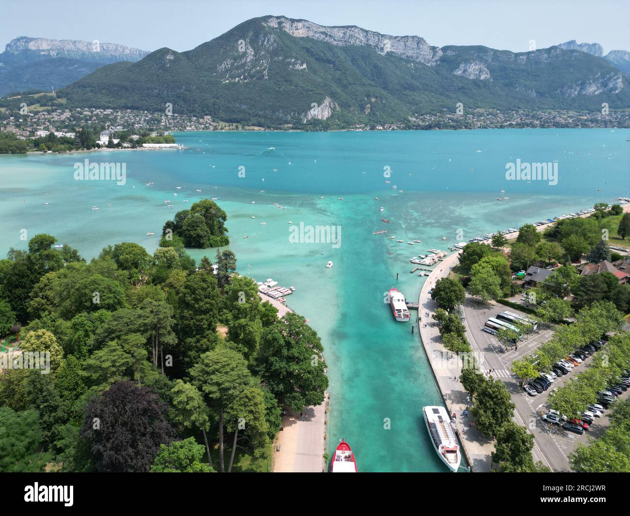 Lake annecy winter Banque de photographies et d’images à haute ...