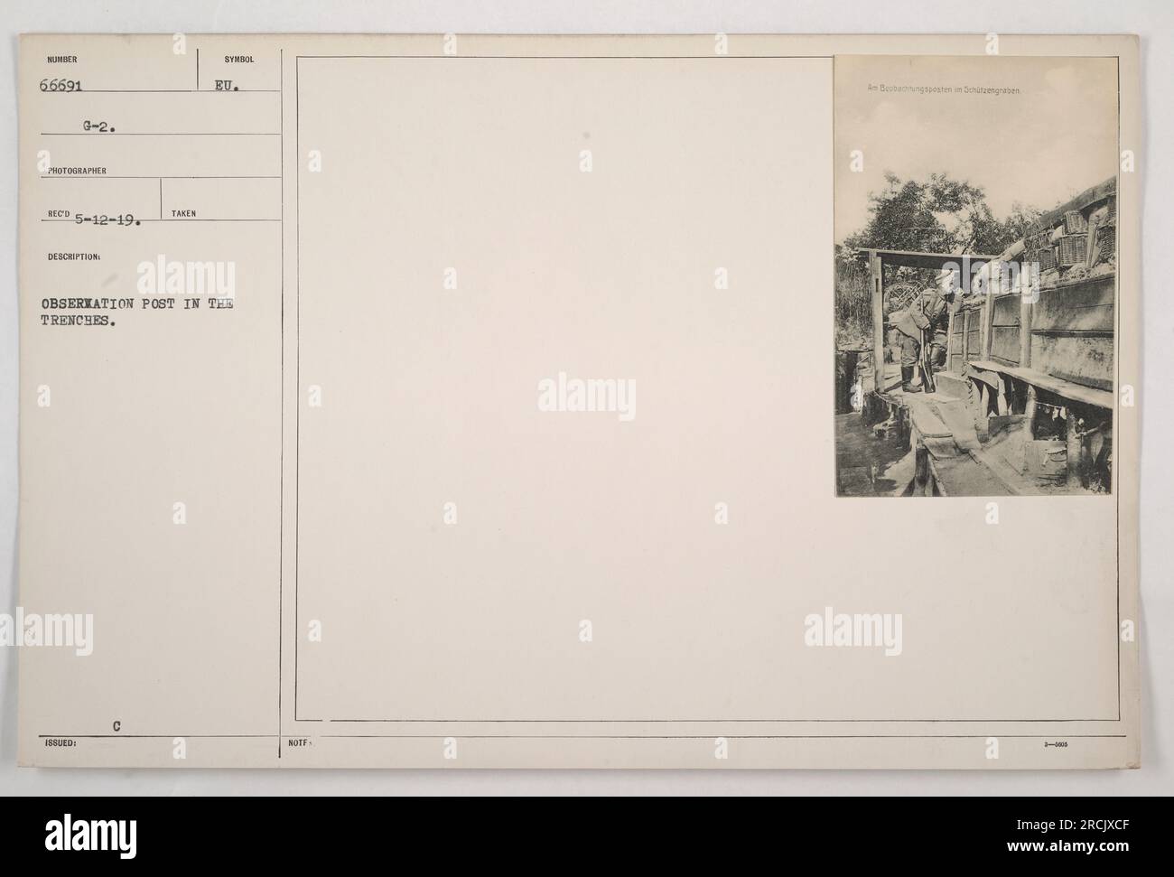 Poste d'observation dans les tranchées pendant la première Guerre ...