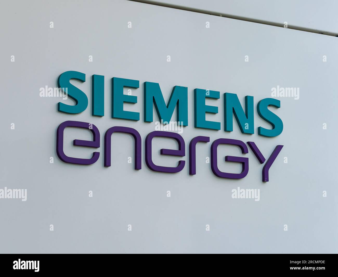 Gros plan sur le logo Siemens Energy. Société de technologie et d ...