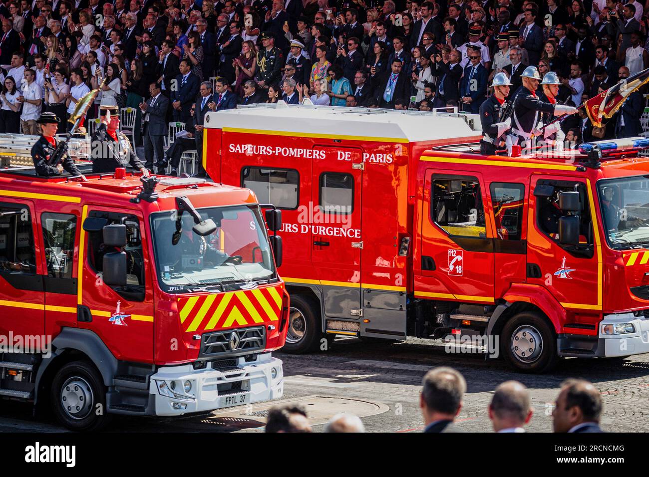 Sapeur parisien Banque de photographies et d’images à haute résolution ...