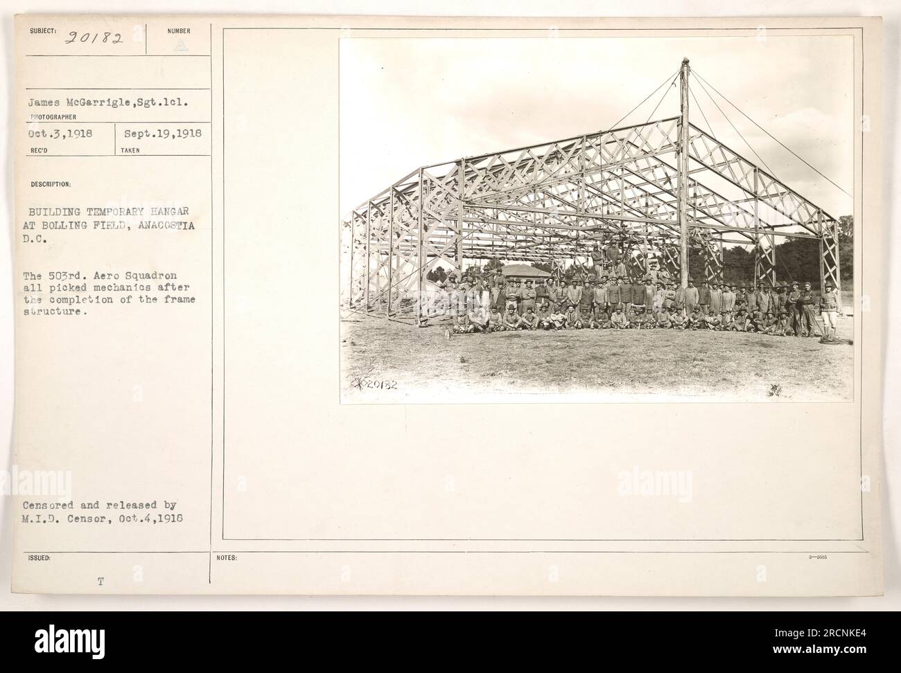 Hangar temporaire construit à Bolling Field, Anacostia, DC, par le ...