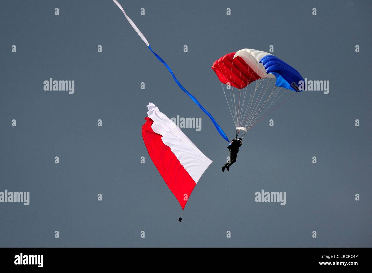 Ambassadeurs Parachutistes, parachutistes français, spectacle aérien ...