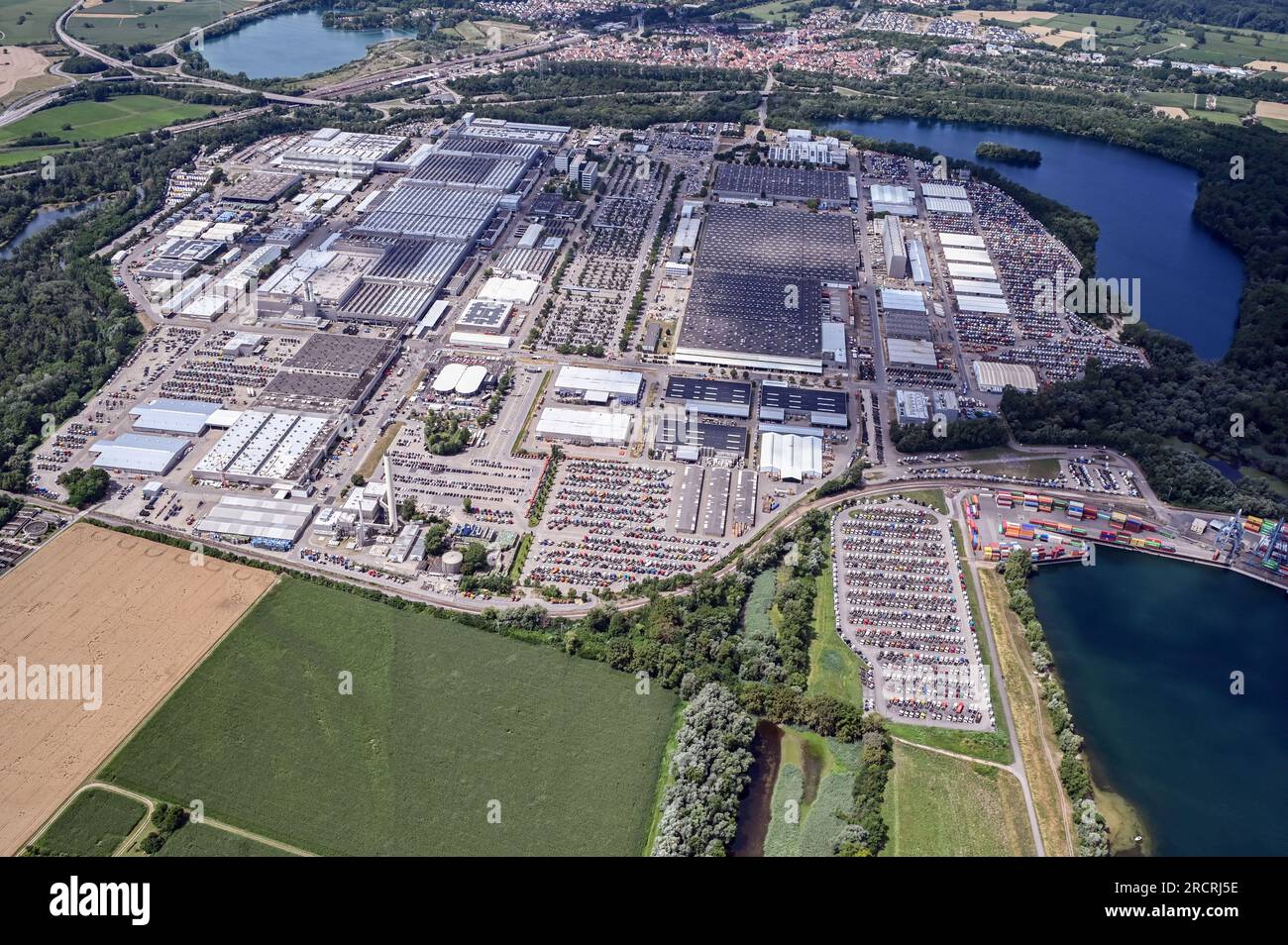 16 juillet 2023, Bade-Württemberg, Wörth am Rhein : vue aérienne, prise ...