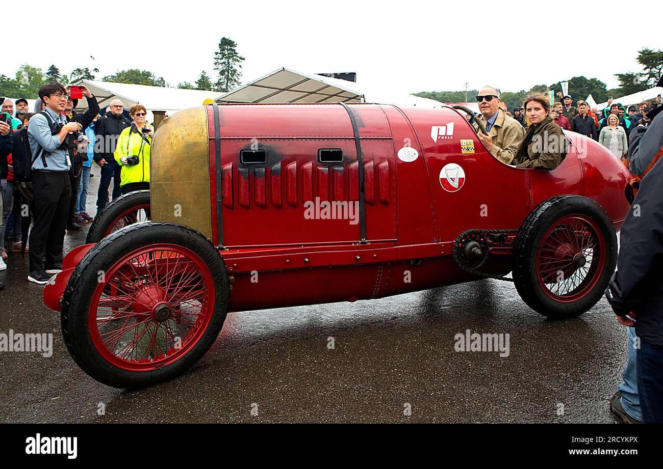 1911 Fiat S76, 'la Bête de Turin' conduite par son propriétaire Duncan ...