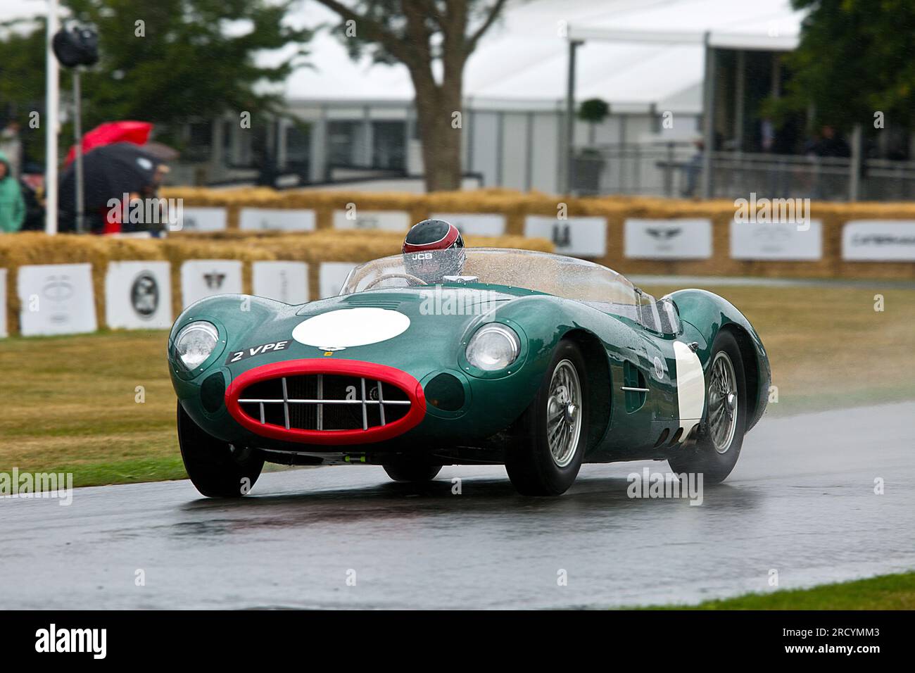 1957 aston martin dbr2 goodwood Banque de photographies et d’images à ...