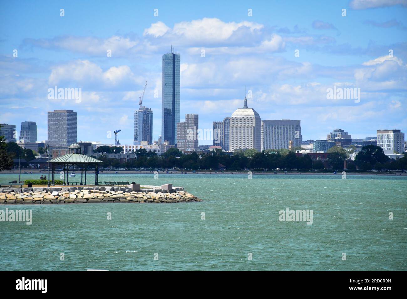 Les gratte-ciel de Boston rencontrent le front de mer dans un paysage ...