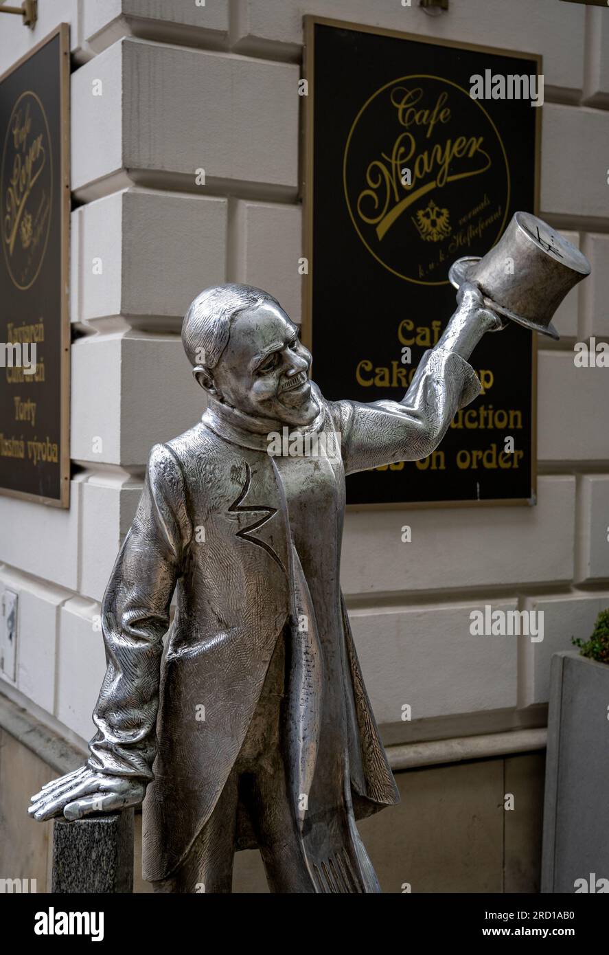 Bratislava, SK – 10 juin 2023 Schöner Náci, créé par le sculpteur Juraj Melis en 1997. La statue ...