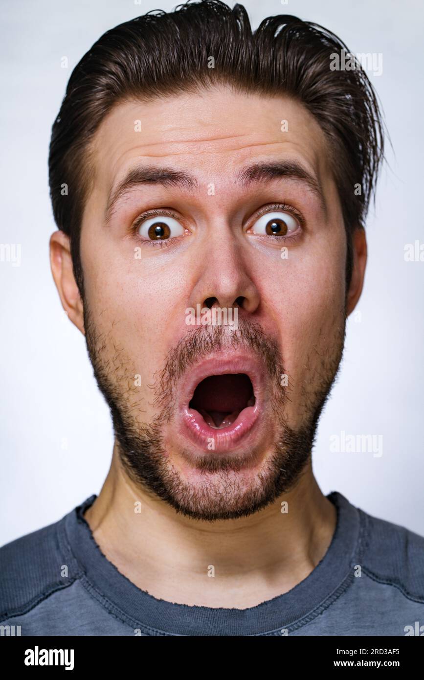 Homme choqué Banque de photographies et d’images à haute résolution - Alamy