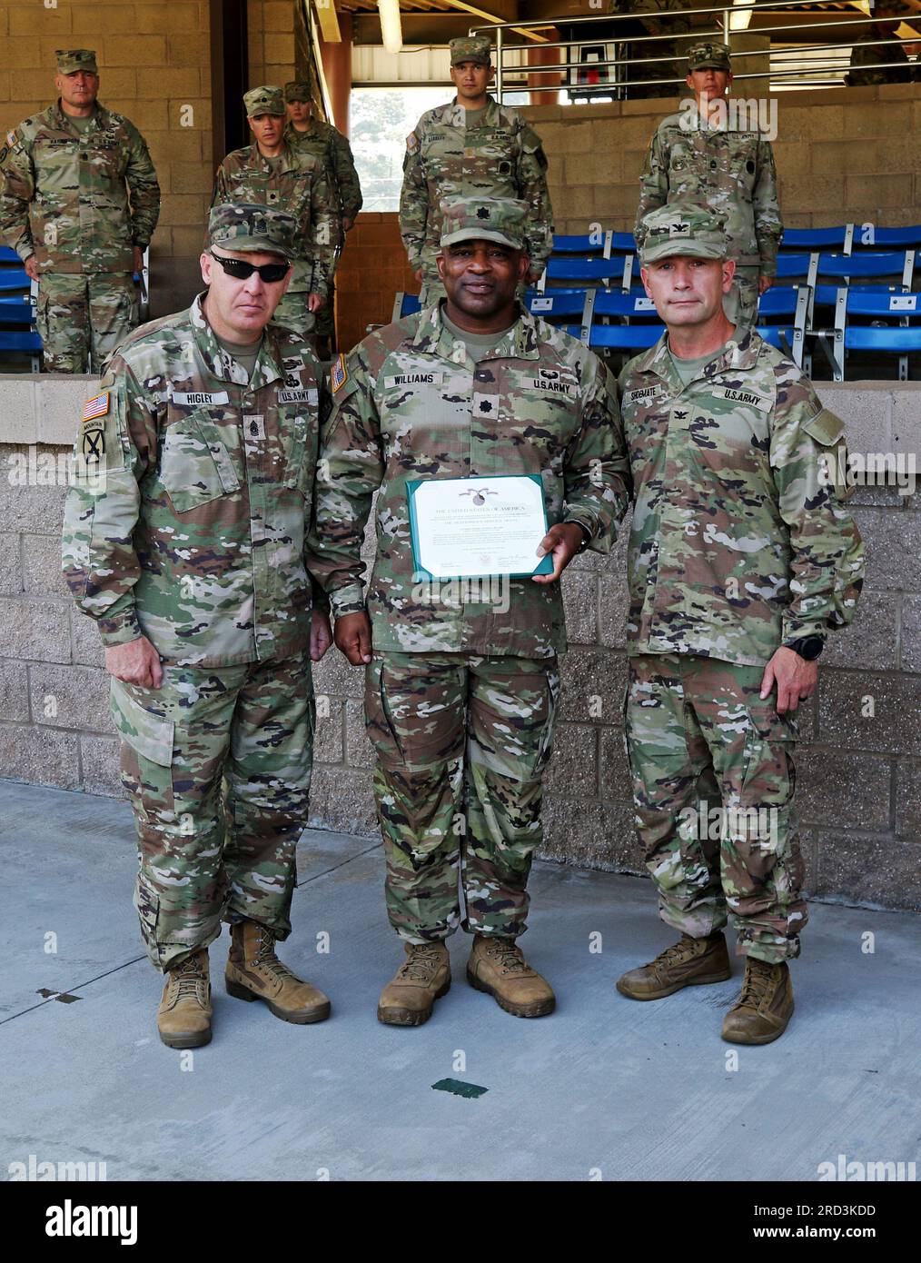Le lieutenant-colonel Anthony Williams, commandant sortant du 3e ...
