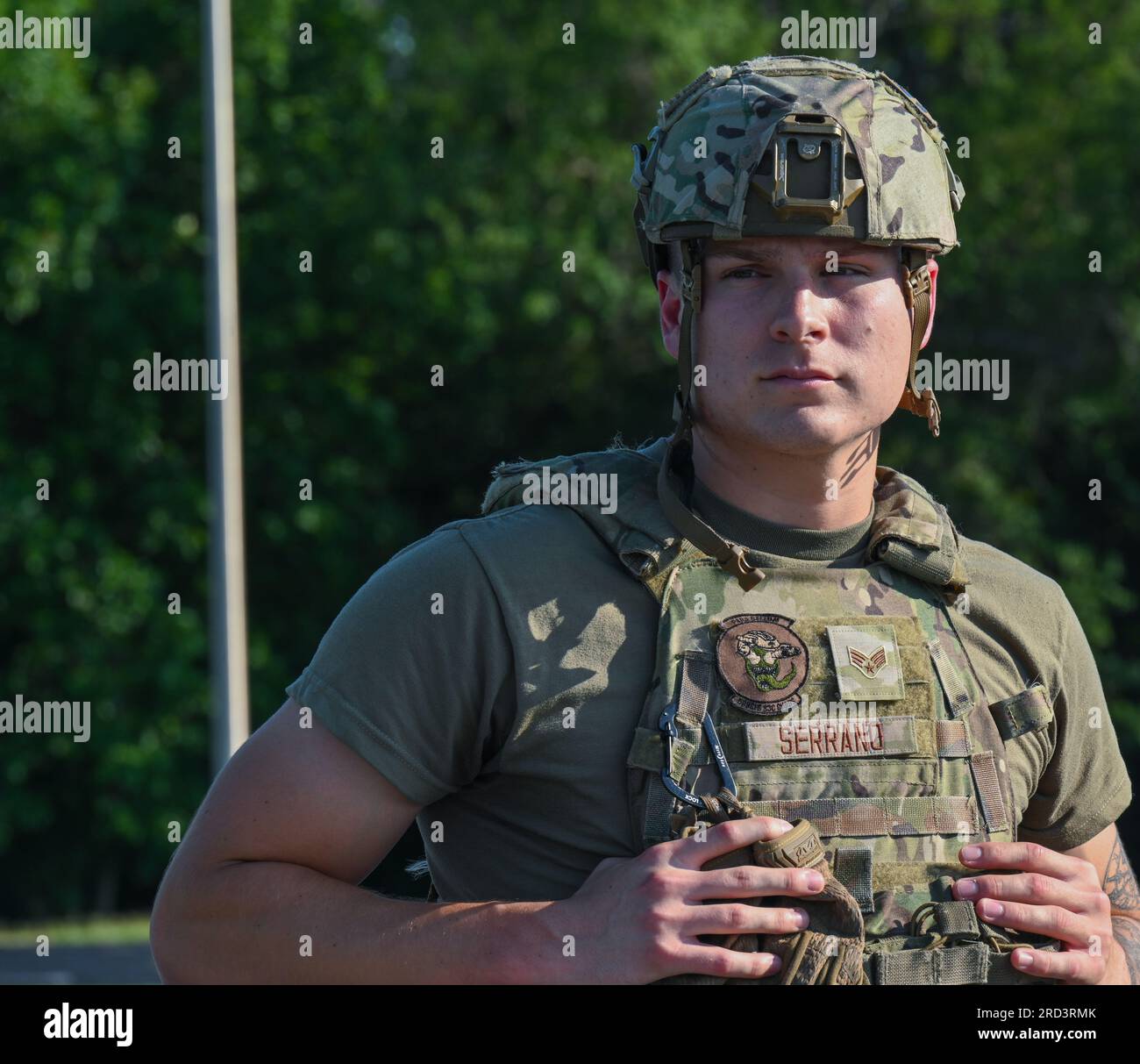 ÉTATS-UNIS L'aviateur senior Jonathan Serrano, défenseur du 509th ...