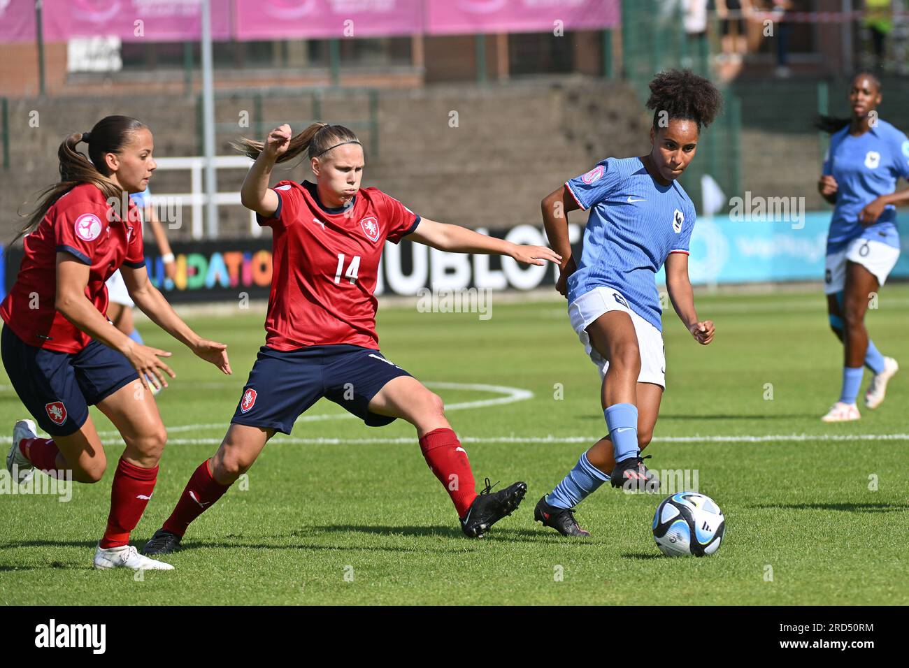 Chloé neller Banque de photographies et d’images à haute résolution - Alamy