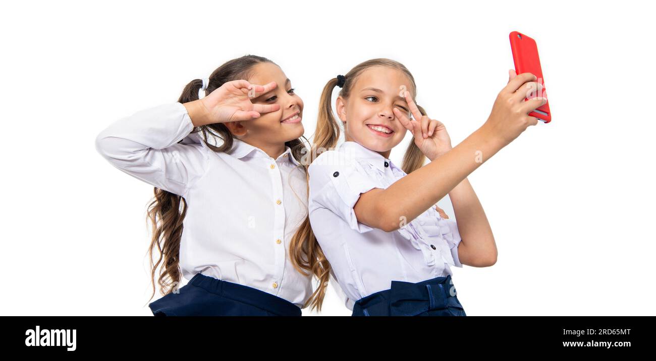 Filles Enfants Ayant Le Temps De Selfie Amis De Lécole Blogeant Et
