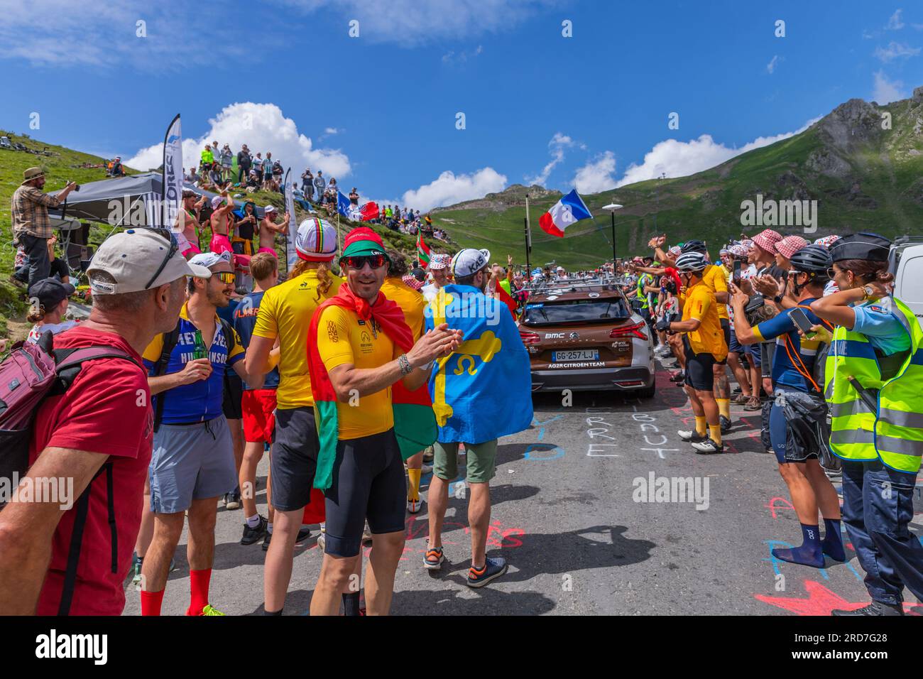 Col du Tourmalet, France - juillet 06 2023 : les fans de cyclisme ...