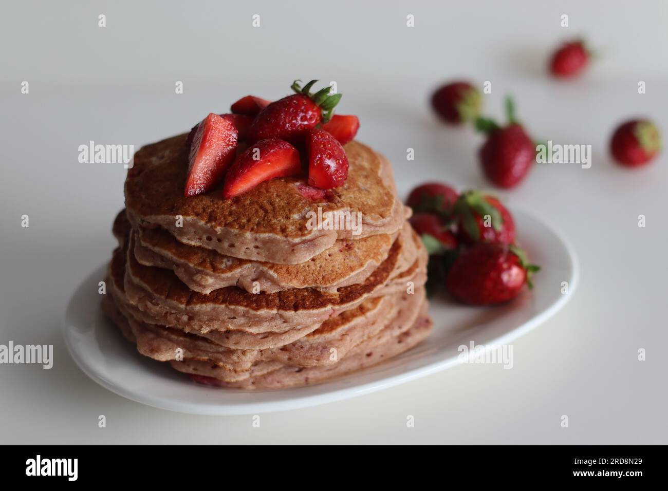 Crêpes à la fraise au babeurre. Une version fruitée de crêpes avec ...
