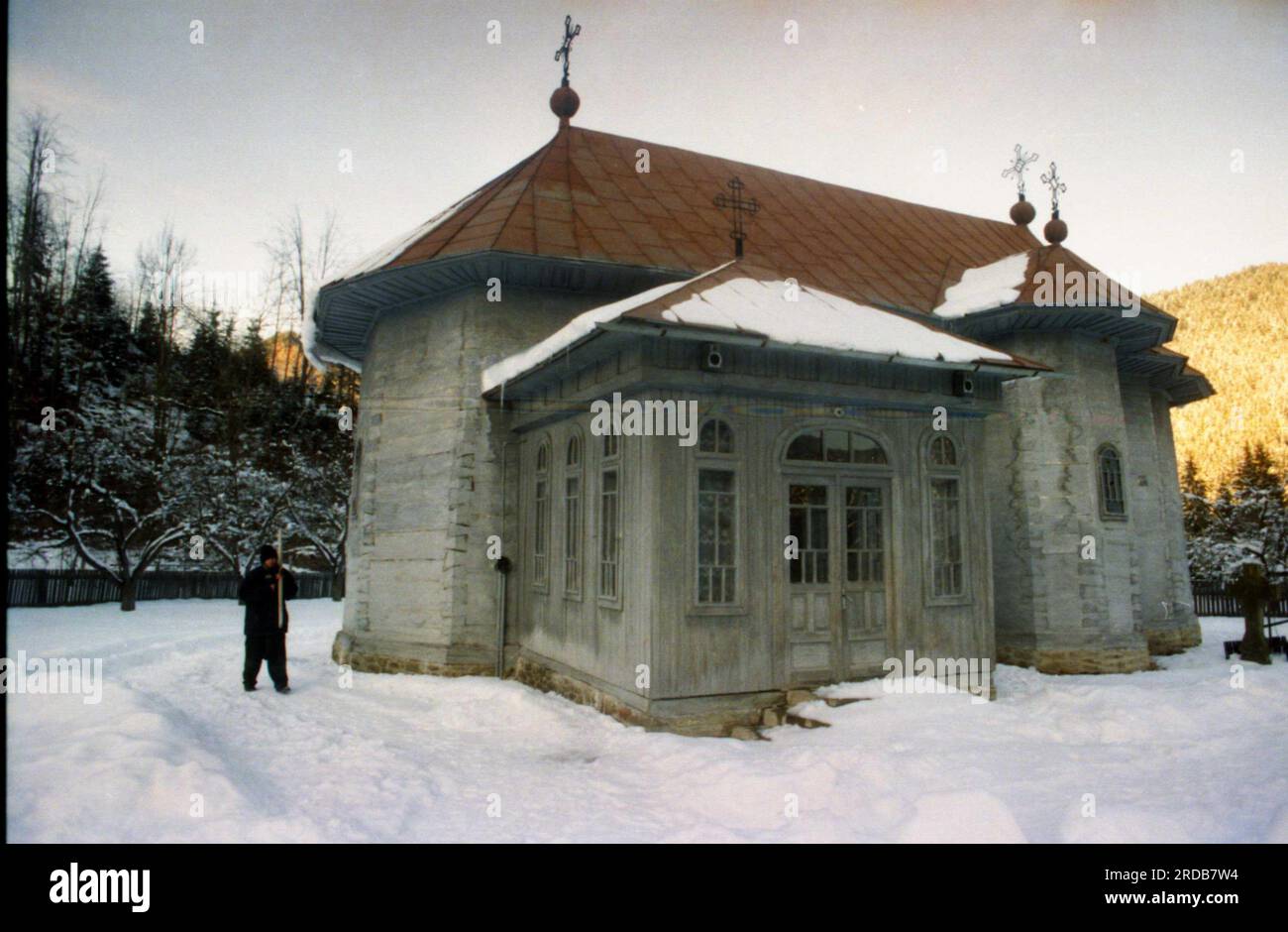 Monastère de Tarcau, comté de Neamt, Roumanie, 1999. Vue extérieure de ...
