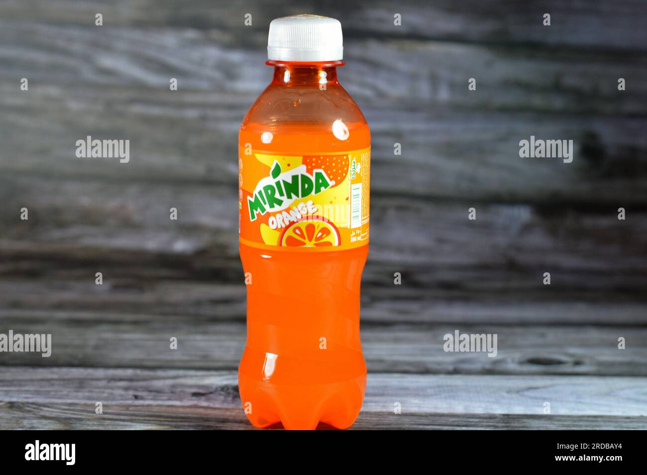 Le Caire, Egypte, juin 24 2023 : Mirinda , une marque de boissons ...