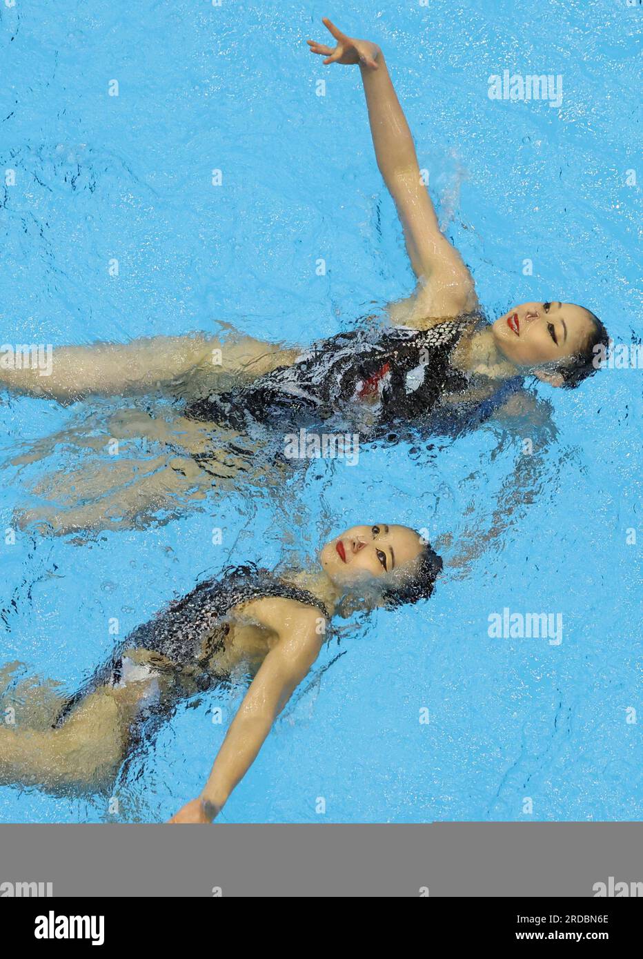 Moe HIGA and Mashiro YASUNAGA of Japan perform during the Artistic ...