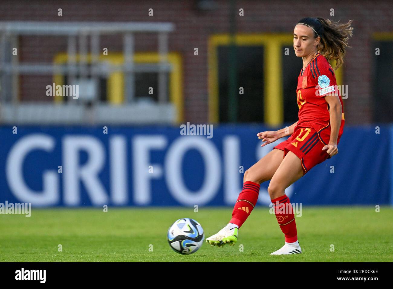 Julia Bartel (10 ans) d'Espagne photographiée lors d'un match de ...