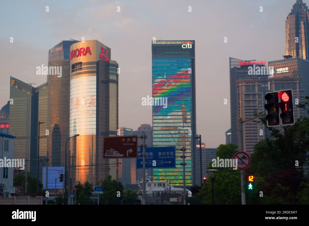 Le centre de shanghai Banque de photographies et d’images à haute ...