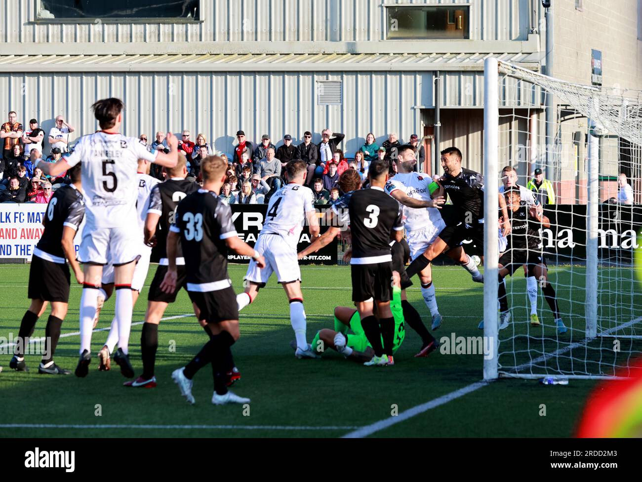 Patrick Hoban de Dundalk marque le premier but de leur équipe lors du ...
