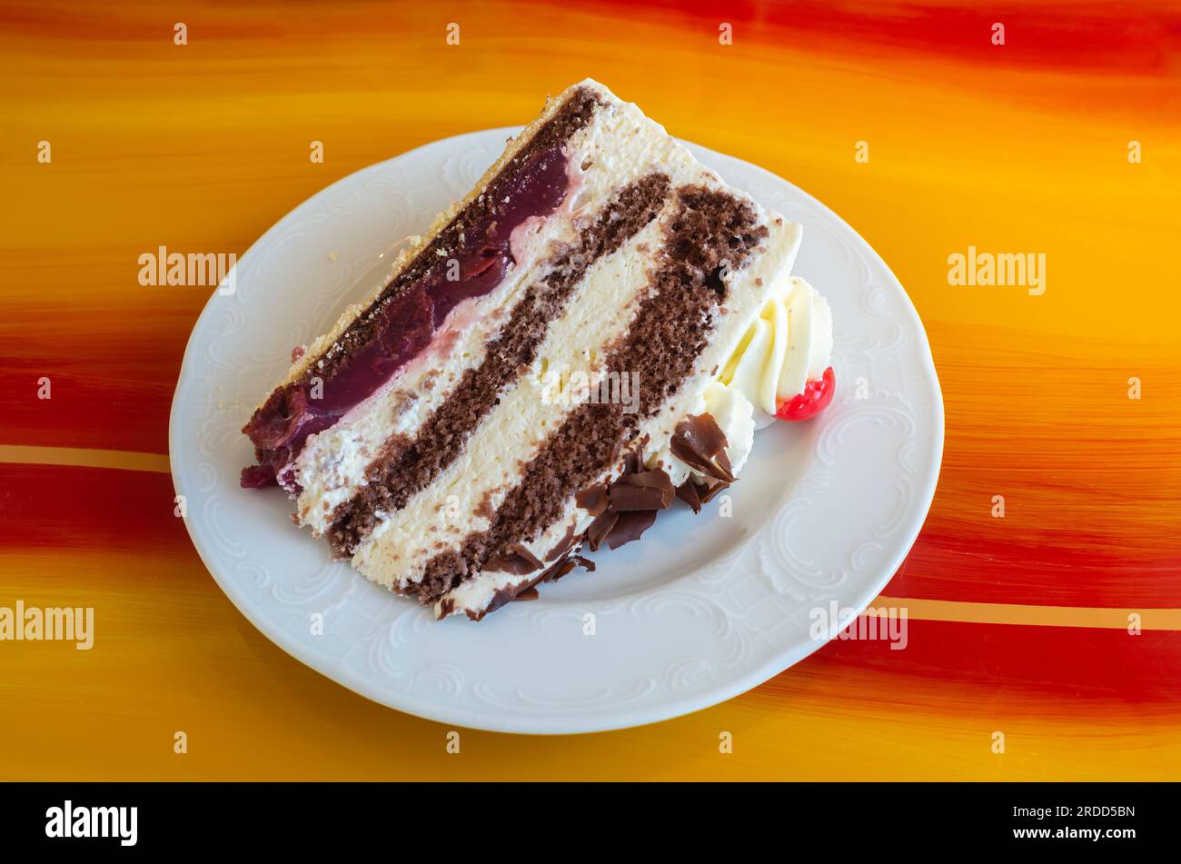Le célèbre gâteau allemand de la Forêt Noire, spécialité sucrée de la ...
