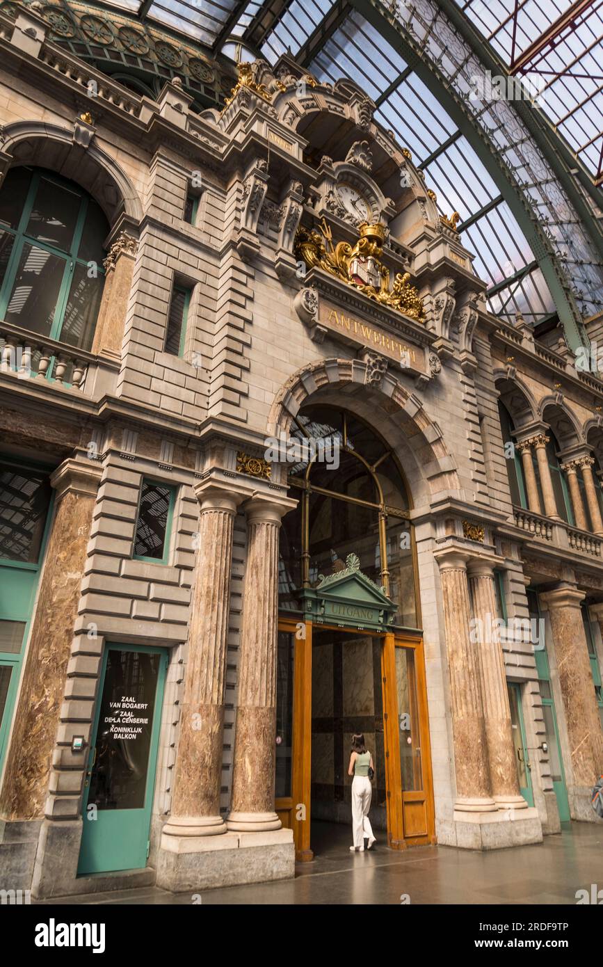 La gare d'Anvers, Antwerp-Central, est l'une des plus belles gares ...